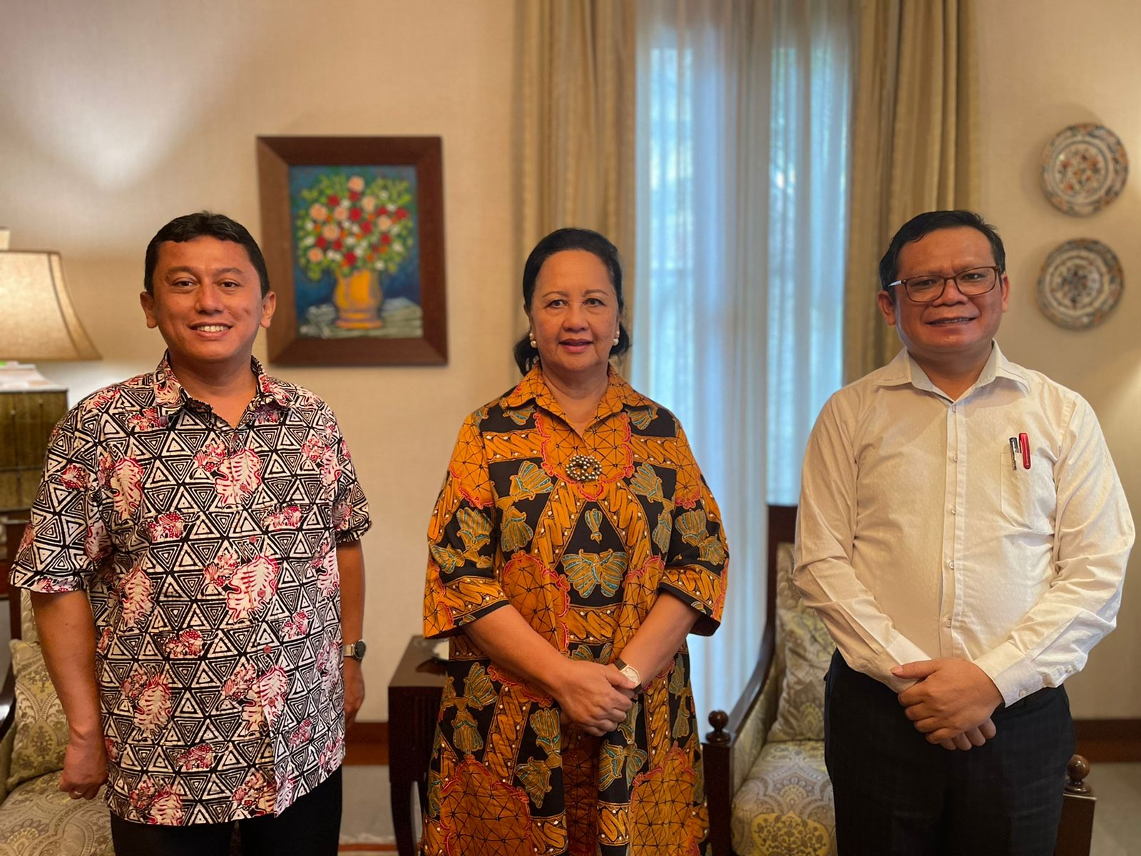 Praeses Bernard Manik Mengunjungi Rumah Luhut Binsar Panjaitan - New Kairos