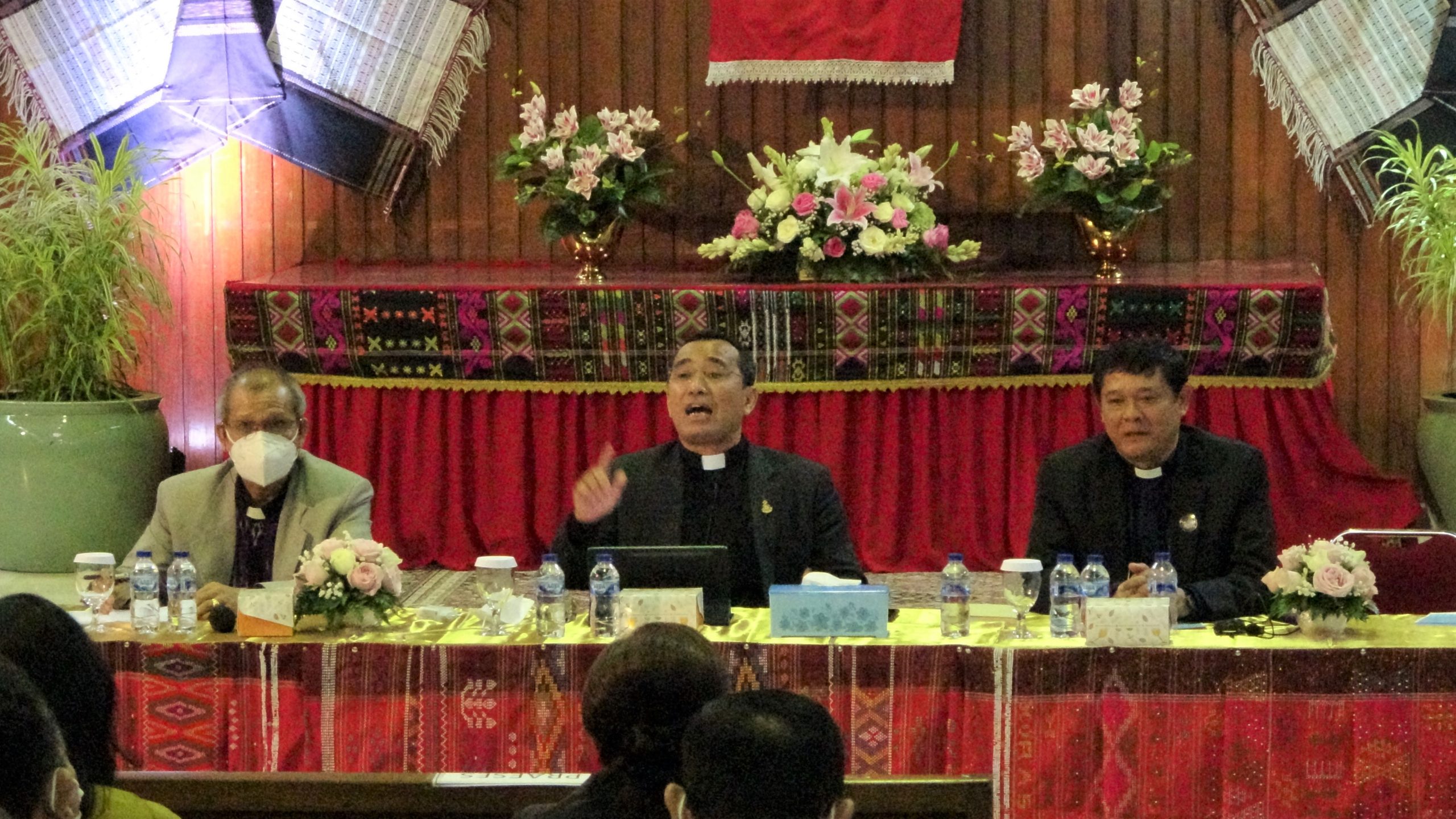 Ephorus HKBP Pdt. Robinson Butarbutar Membekali Sintua HKBP se-Resort ...