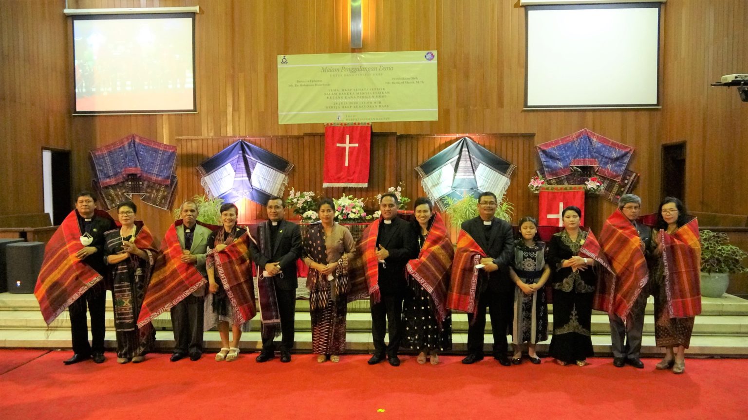 Ephorus HKBP Pdt. Robinson Butarbutar Membekali Sintua HKBP se-Resort ...