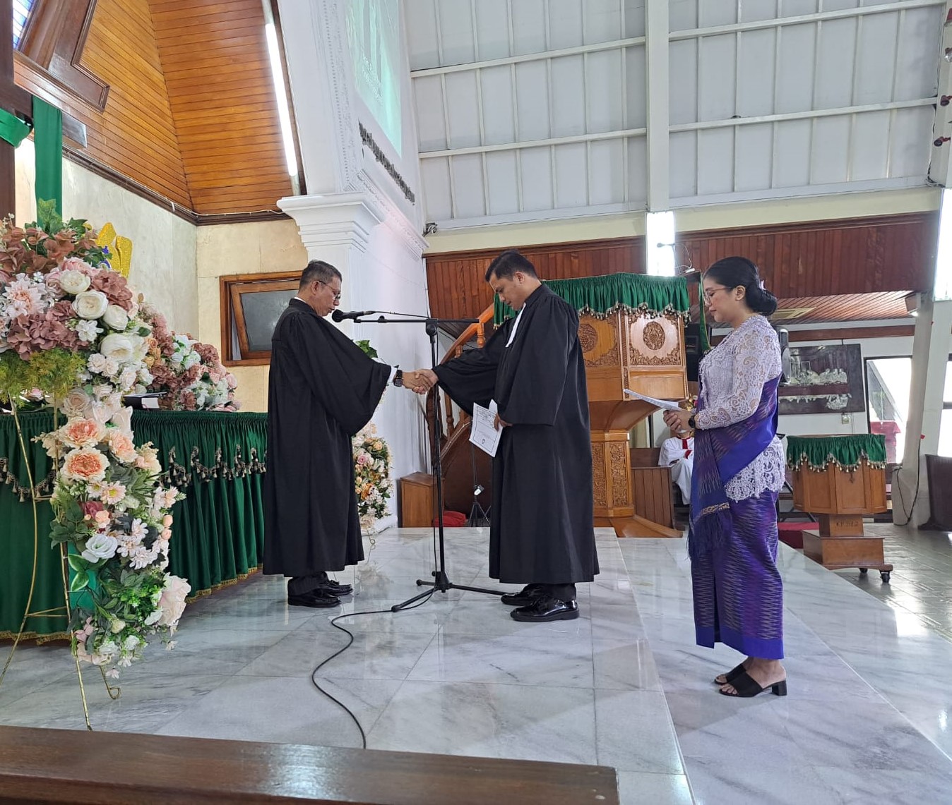 Pelantikan Pendeta Fungsional Yang Baru di HKBP Kebayoran Lama - New Kairos