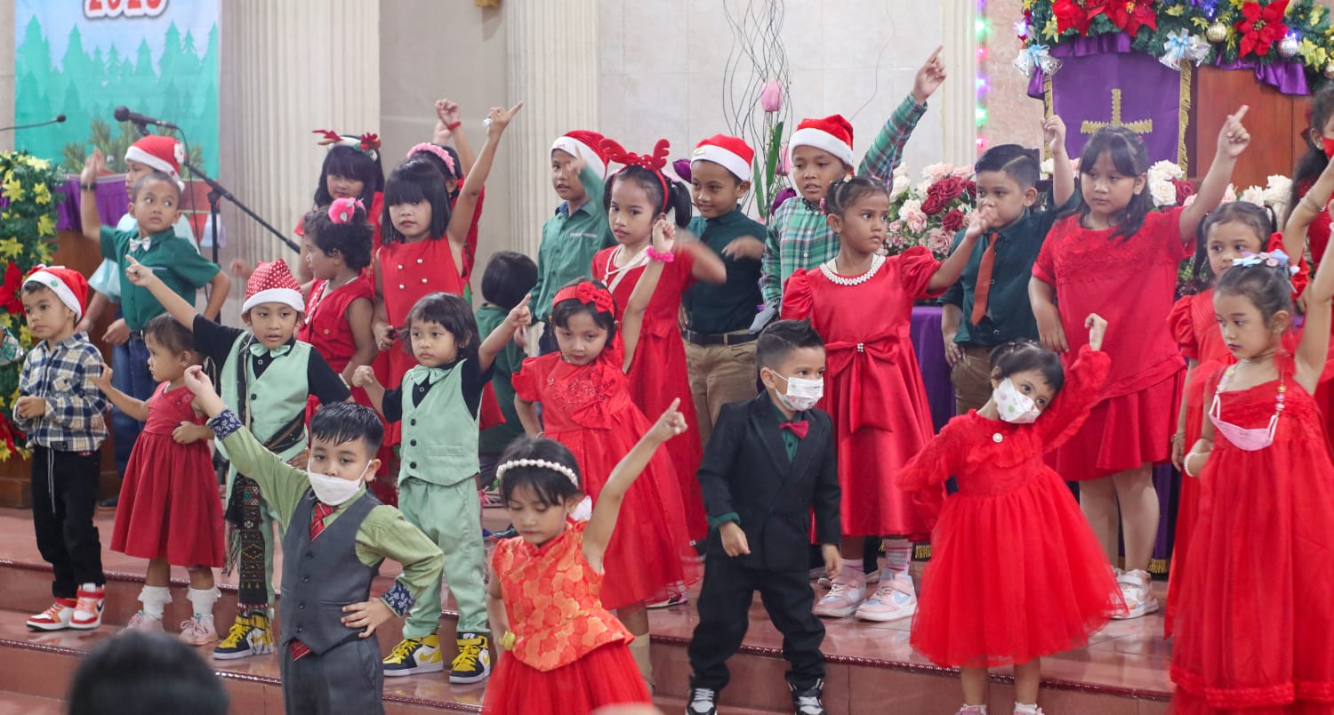 Sukacita Menghiasi Perayaan Natal Sekolah Minggu HKBP Volker - New Kairos