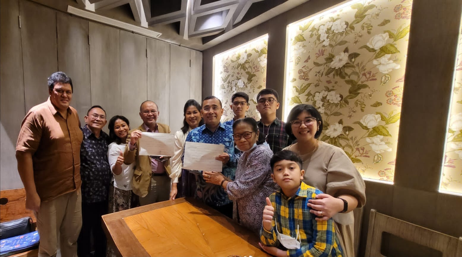 Ephorus HKBP Terima Pembersih Kolam Renang Jetun Silangit Sumbangan ...