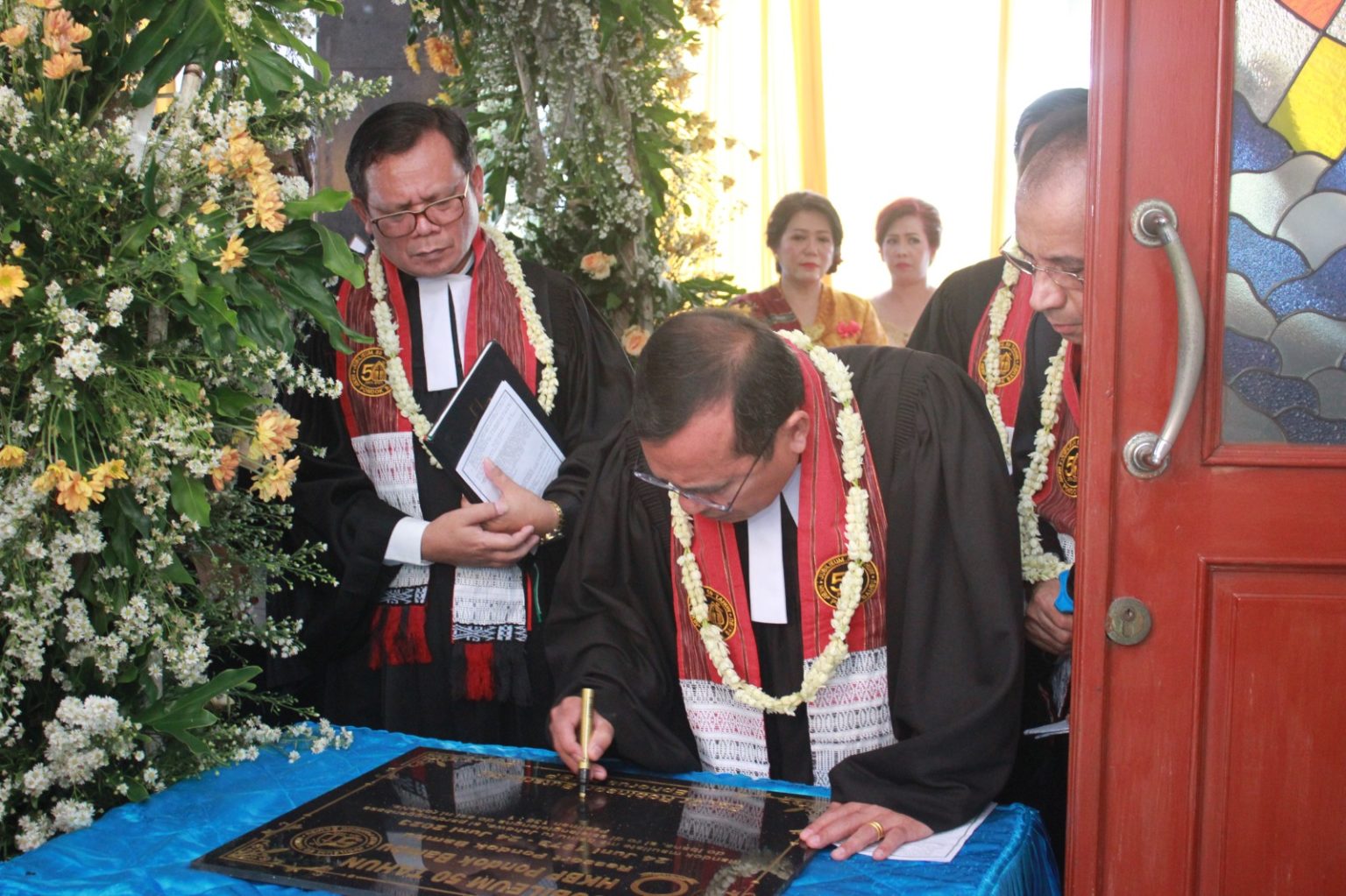 Ephorus Memimpin Ibadah dan Perayaan Jubileum 50 Tahun HKBP Pondok Bambu – New Kairos